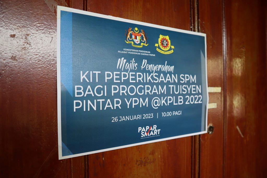 MAJLIS PENYERAHAN KIT PEPERIKSAAN SPM BAGI PROGRAM TUISYEN PINTAR YPM @KPLB 2022 – PAPAR SMART